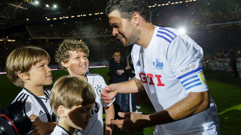 What a tragedy! Ex-Chelsea star Michael Ballack's son dies in a quad ...