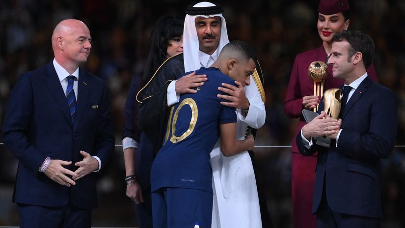 Last chance: Mbappe attends dinner with Macron and Qatar emir ...
